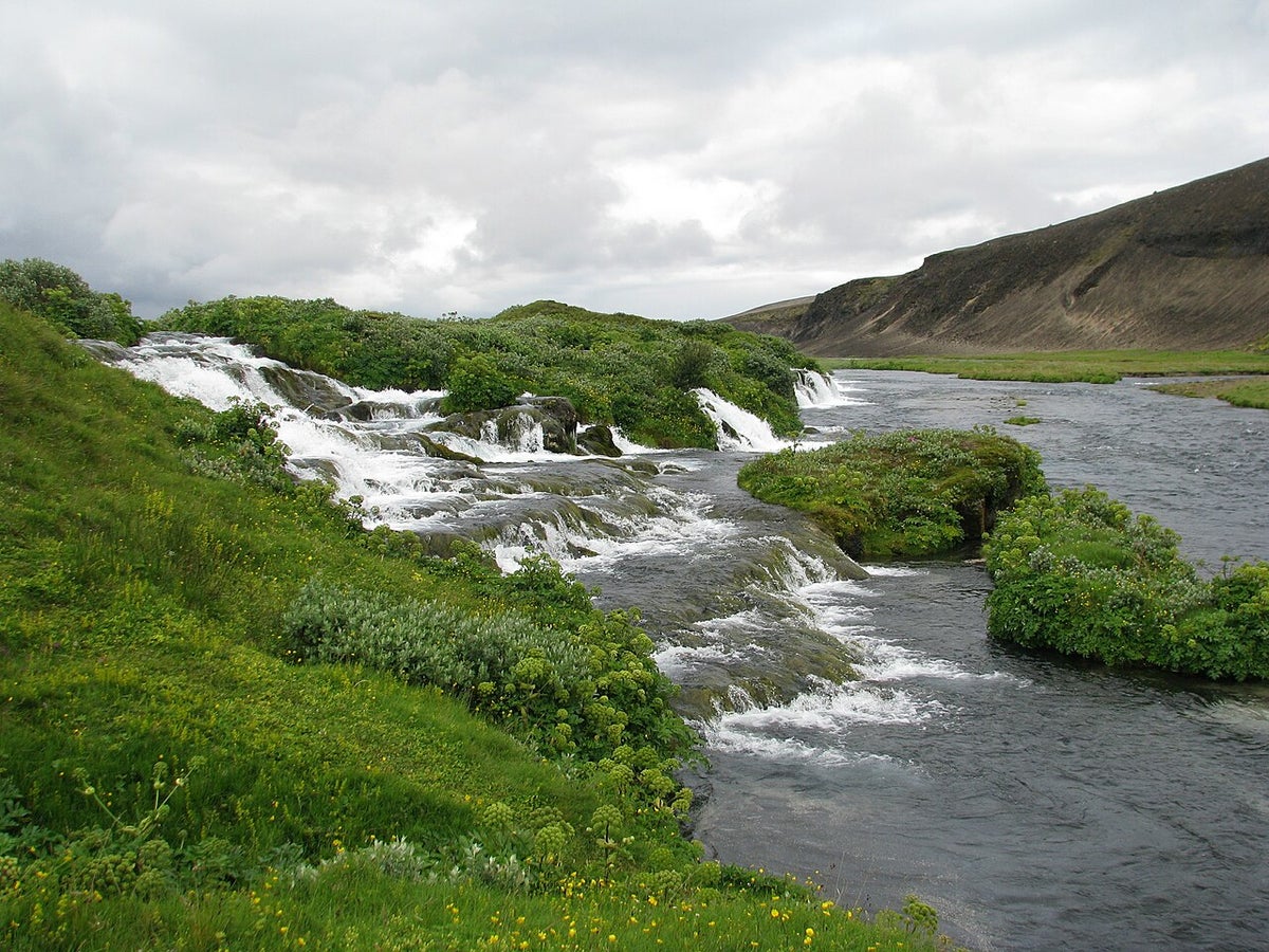 Fossabrekkur Waterfalls in the South Iceland Highlands | Guide to Iceland