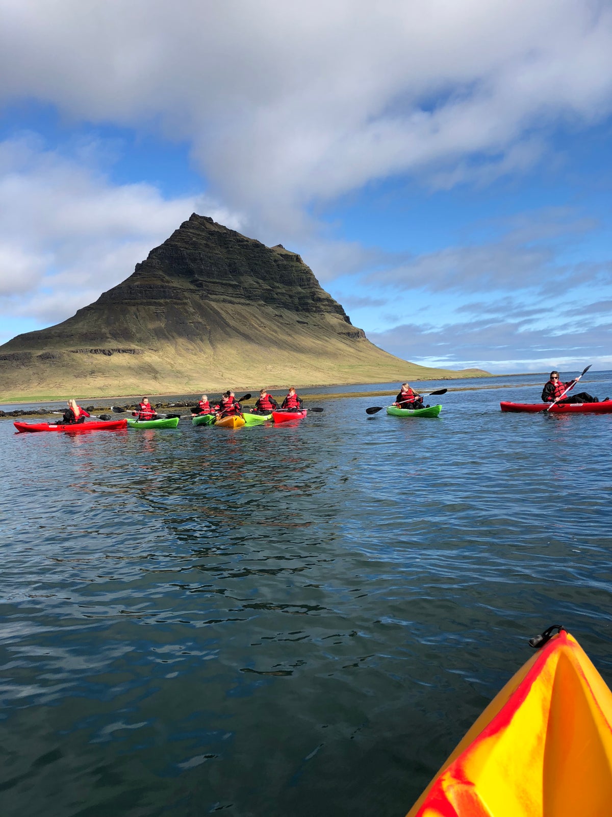 Ruta Guiada en Kayak de 2 Horas Bajo la Montaña Kirkjufell en ...