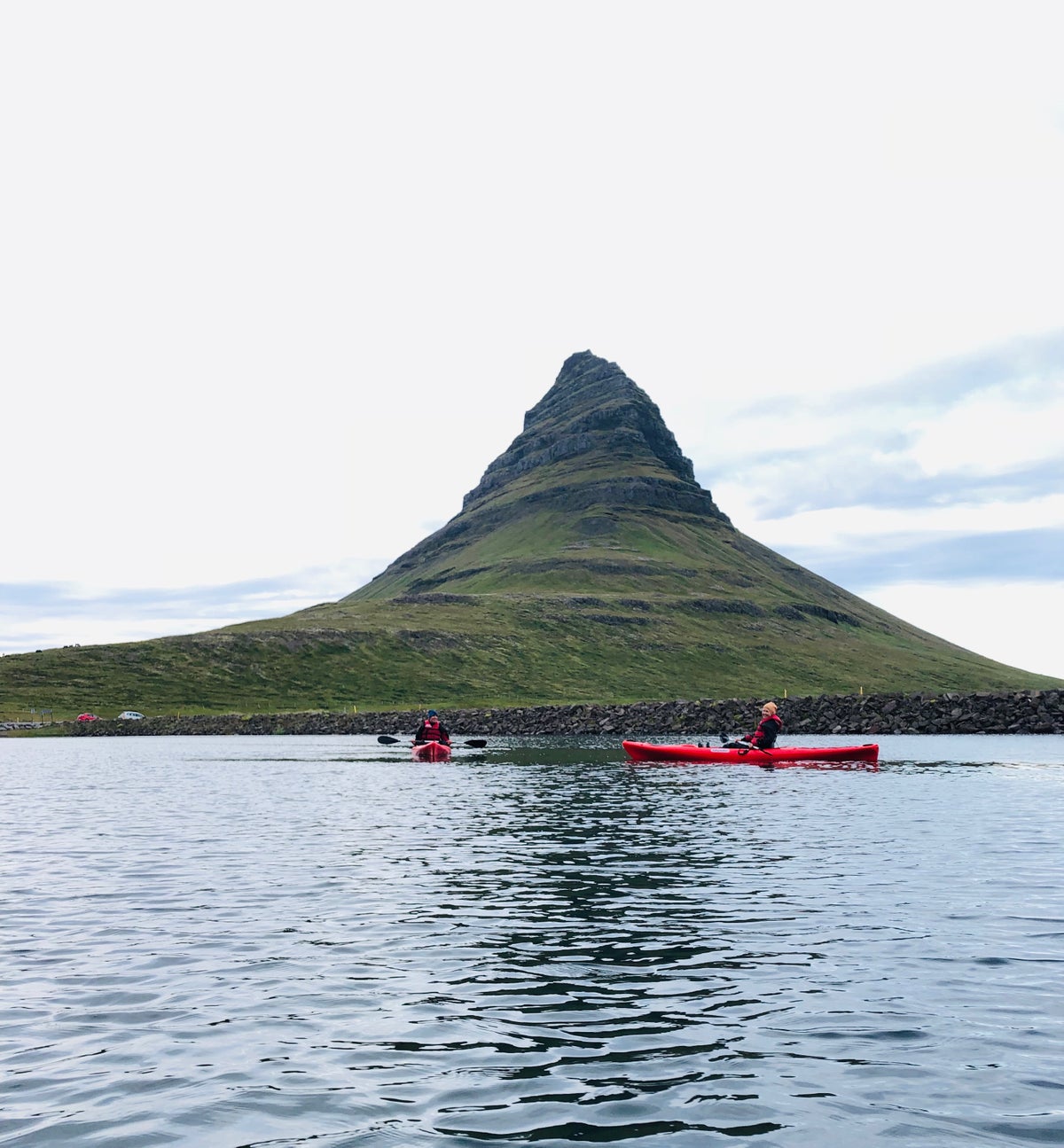 Ruta Guiada en Kayak de 2 Horas Bajo la Montaña Kirkjufell en ...