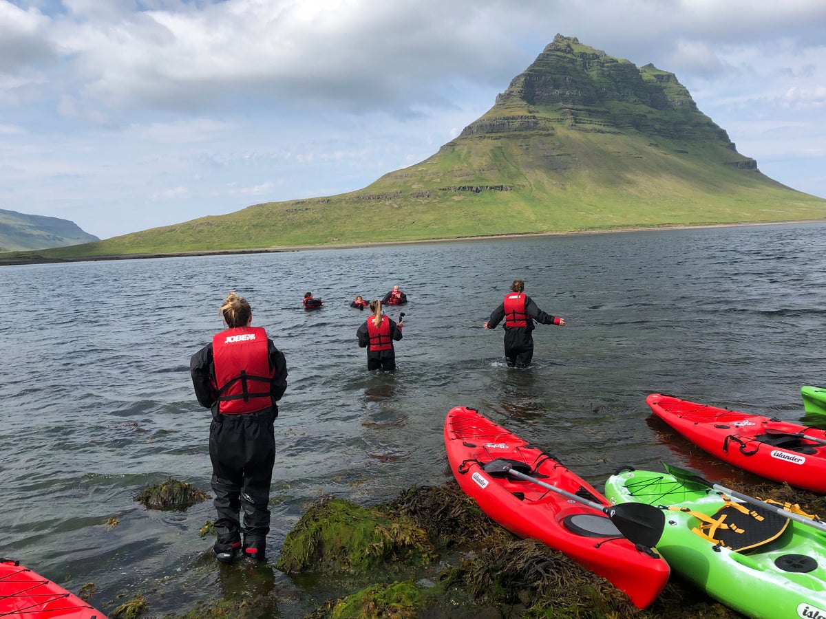 Tour guidato in kayak di 2 ore sotto il monte Kirkjufell a Snaefellsnes ...