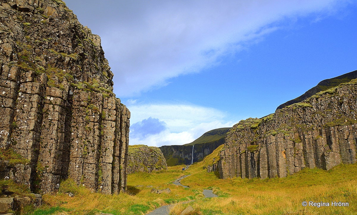 The beautiful Waterfall Foss á Síðu and the Dwarfs in Dverghamrar ...
