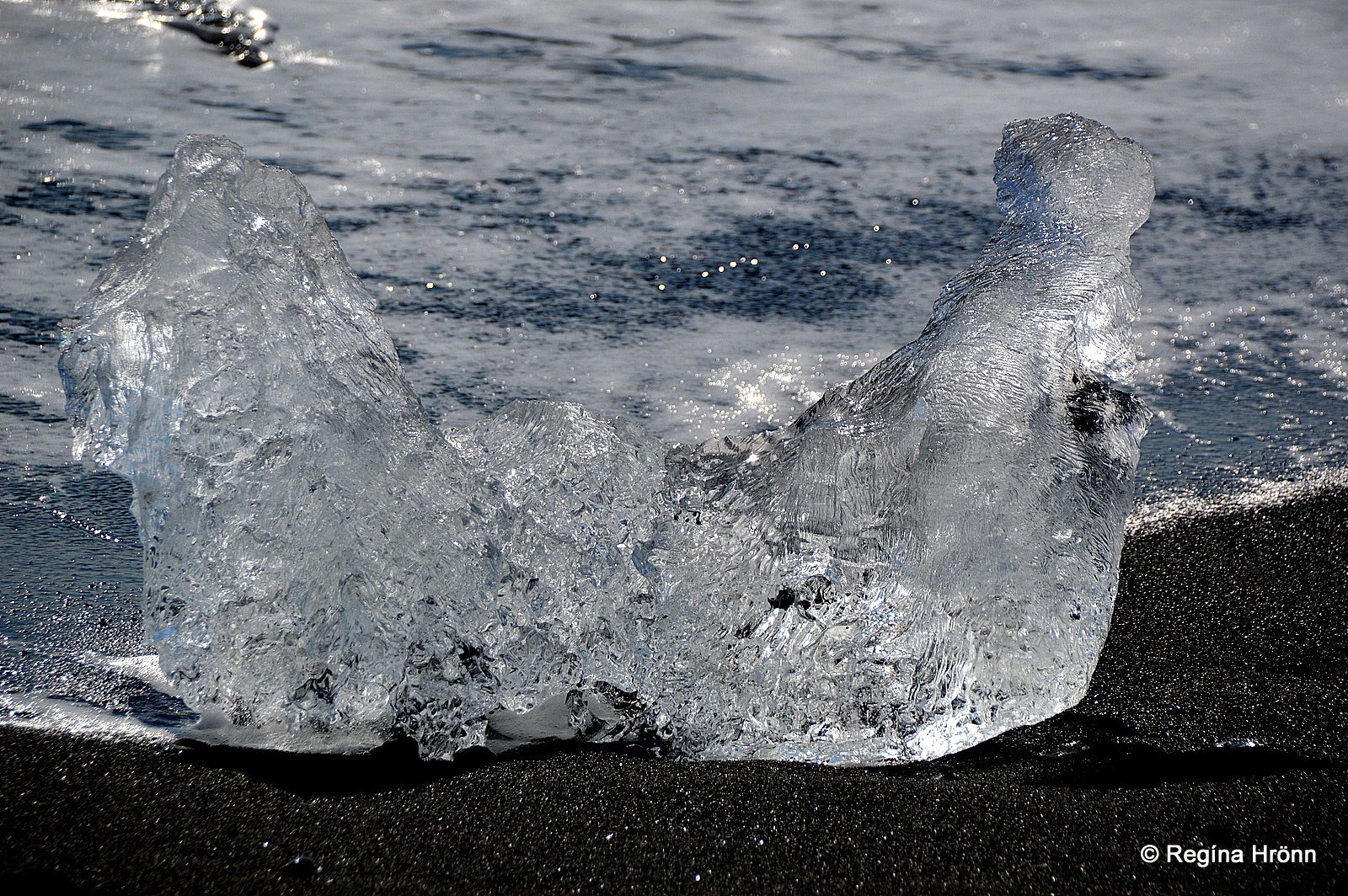Iceland Has Got a sparkling Ice Diamond Beach on Breiðamerkursandur ...