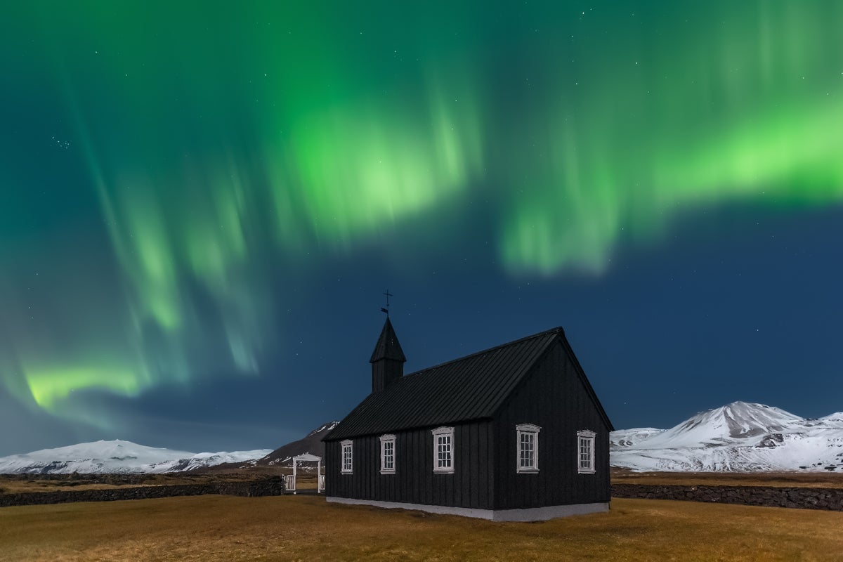 8-Day Winter Wonderland Tour Package | Guide to Iceland