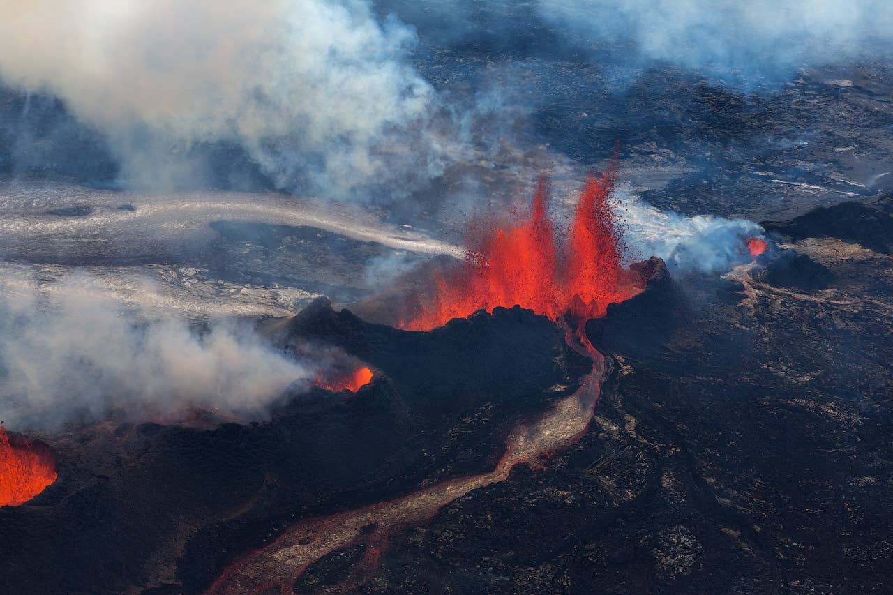 The Volcano Helicopter Tour | Thrilling Helicopter Tour to a Volcanic ...