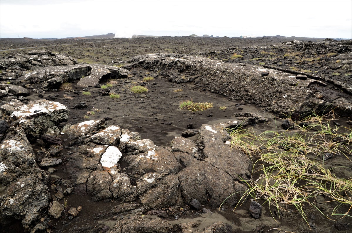 Stampar Crater Row Travel Guide | Guide to Iceland